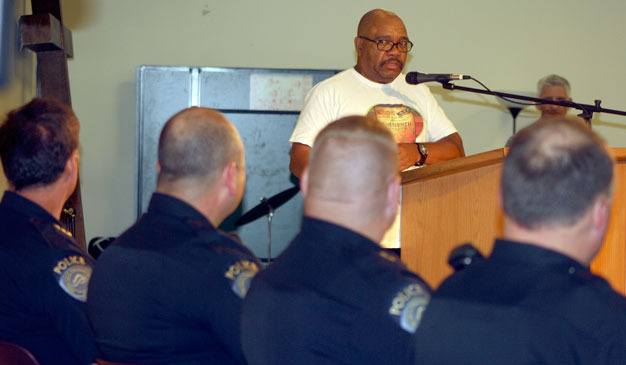 Kent Police, residents build relationships at public meeting | Kent ...
