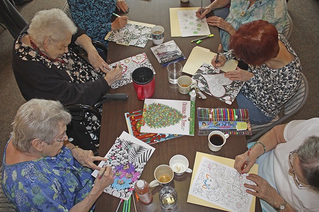 Seniors take to book coloring | Kent Reporter