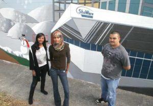 Kent students turn wall at local pool into colorful mural | Kent Reporter