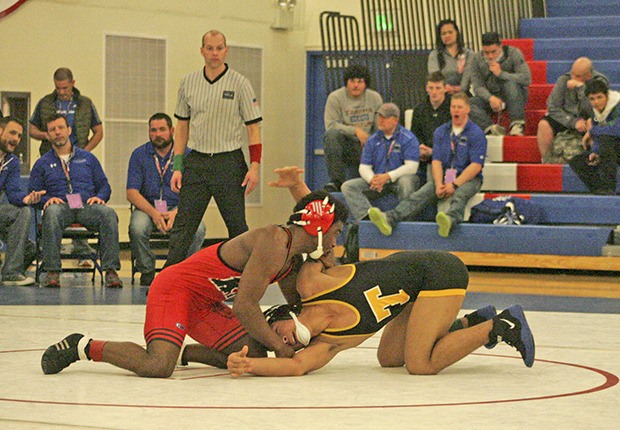 Royals' Daigbe captures regional title | Prep wrestling | Kent Reporter