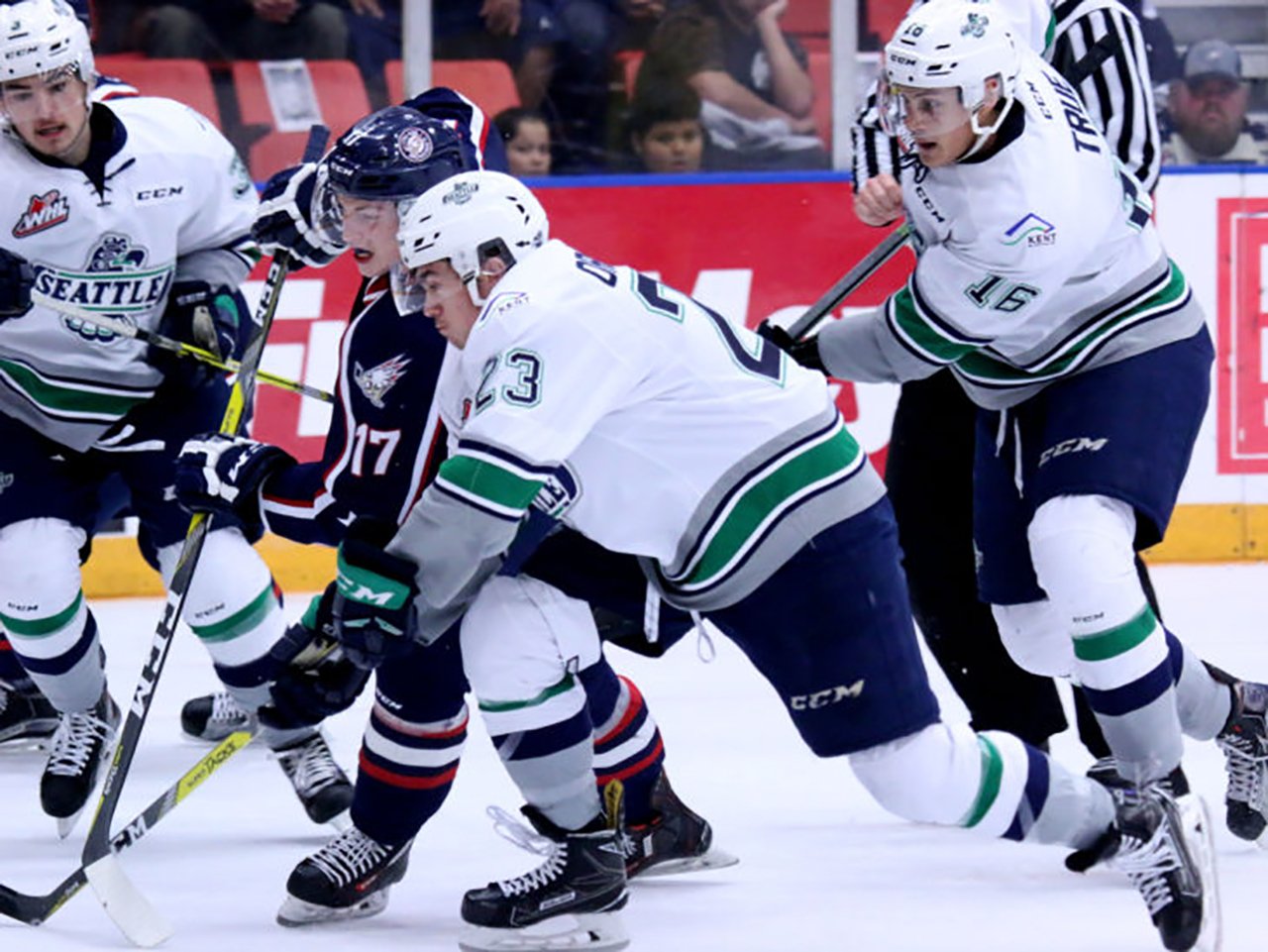 T-Birds drive past Americans | WHL | Kent Reporter