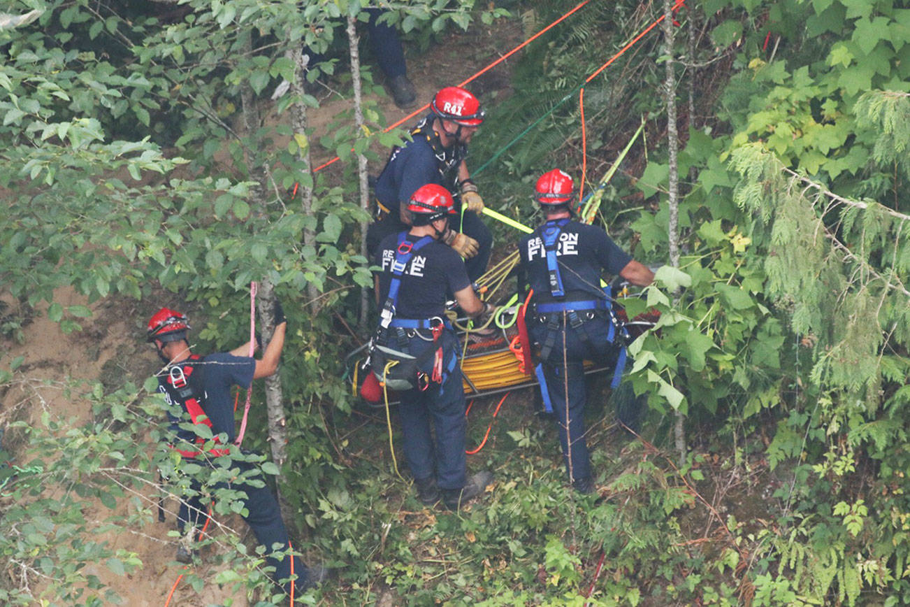 Rope rescue teams save woman along Green River | Kent Reporter