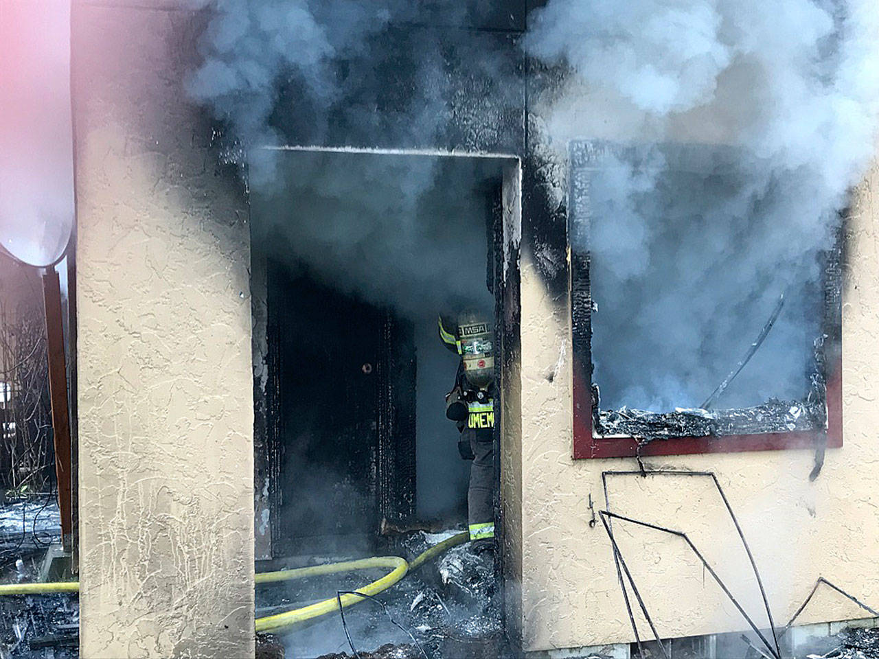 Kent apartment fire displaces six people on East Hill | Kent Reporter