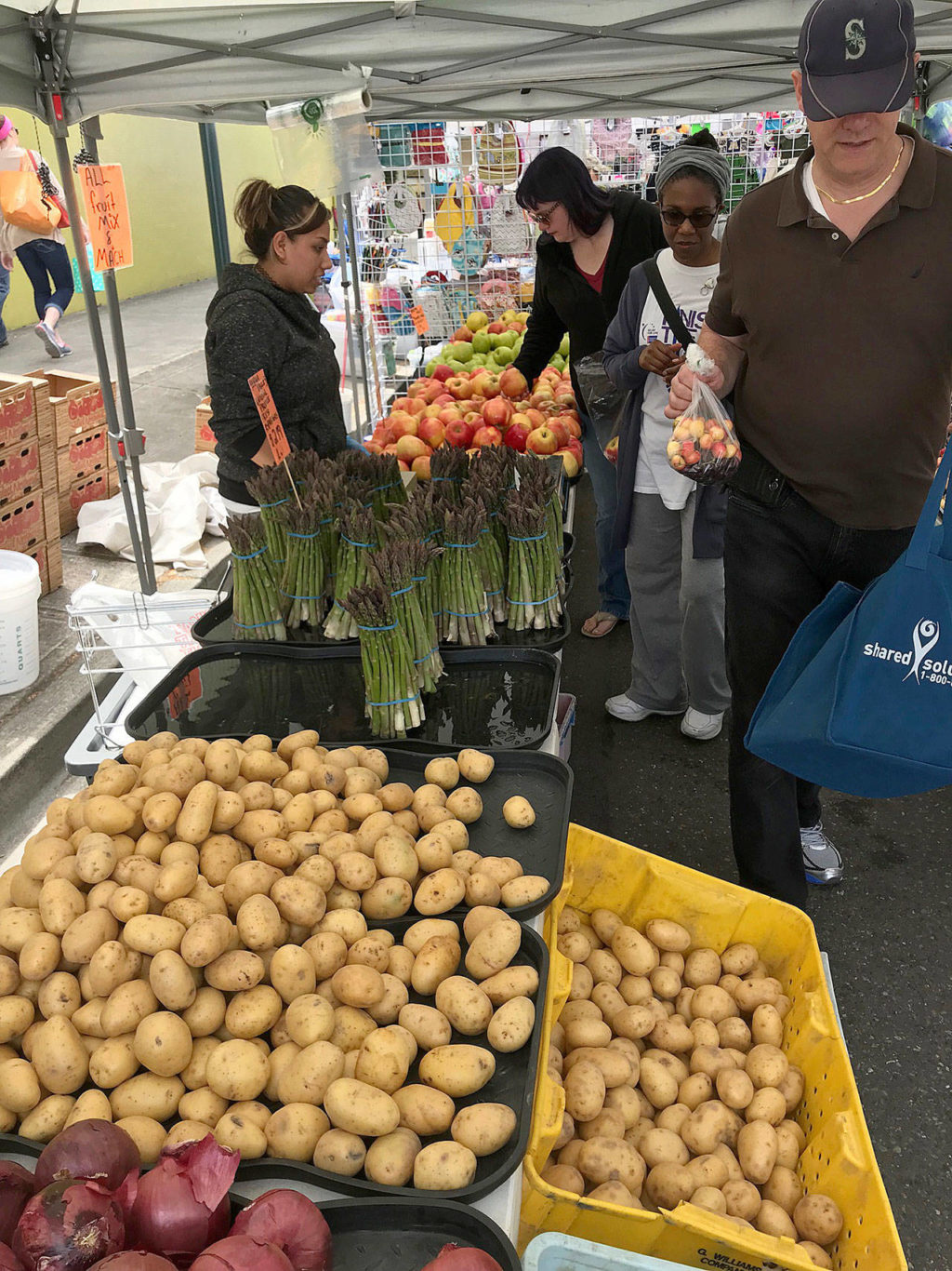 Farmers market opens | Kent Reporter