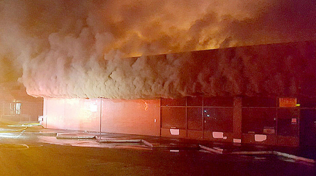 Fire damages Kent pawn shop, vehicles | Kent Reporter