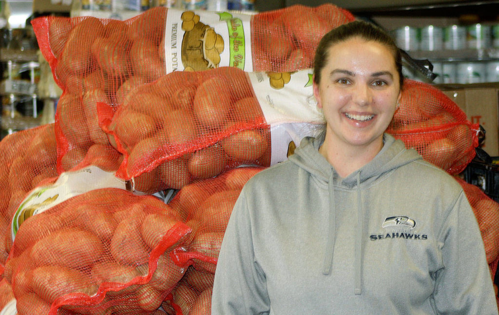 Choate brings cheer to Kent Food Bank | Kent Reporter