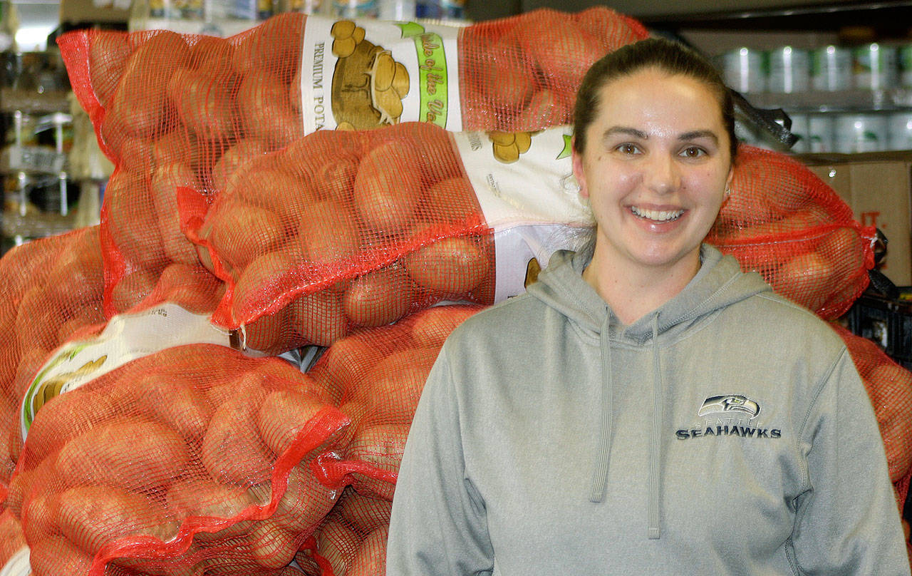 Choate brings cheer to Kent Food Bank | Kent Reporter