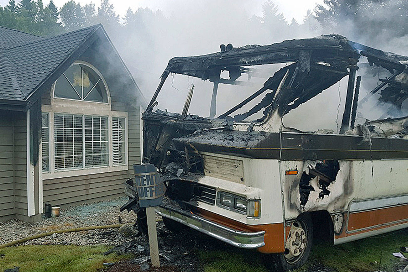 Fire destroys motorhome; driver safely flees | Kent Reporter