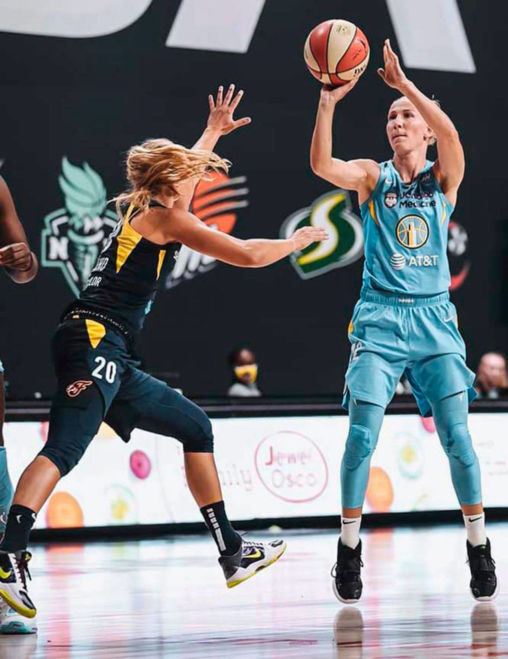 Former Kentwood High star Vandersloot sets WNBA assist record with 18 ...