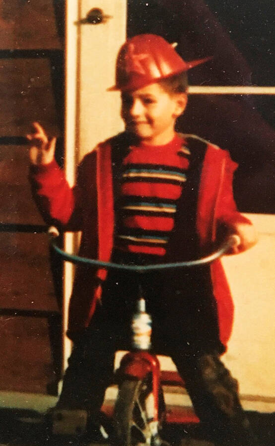 Kent firefighter retires after 43 years, longest career with the agency ...