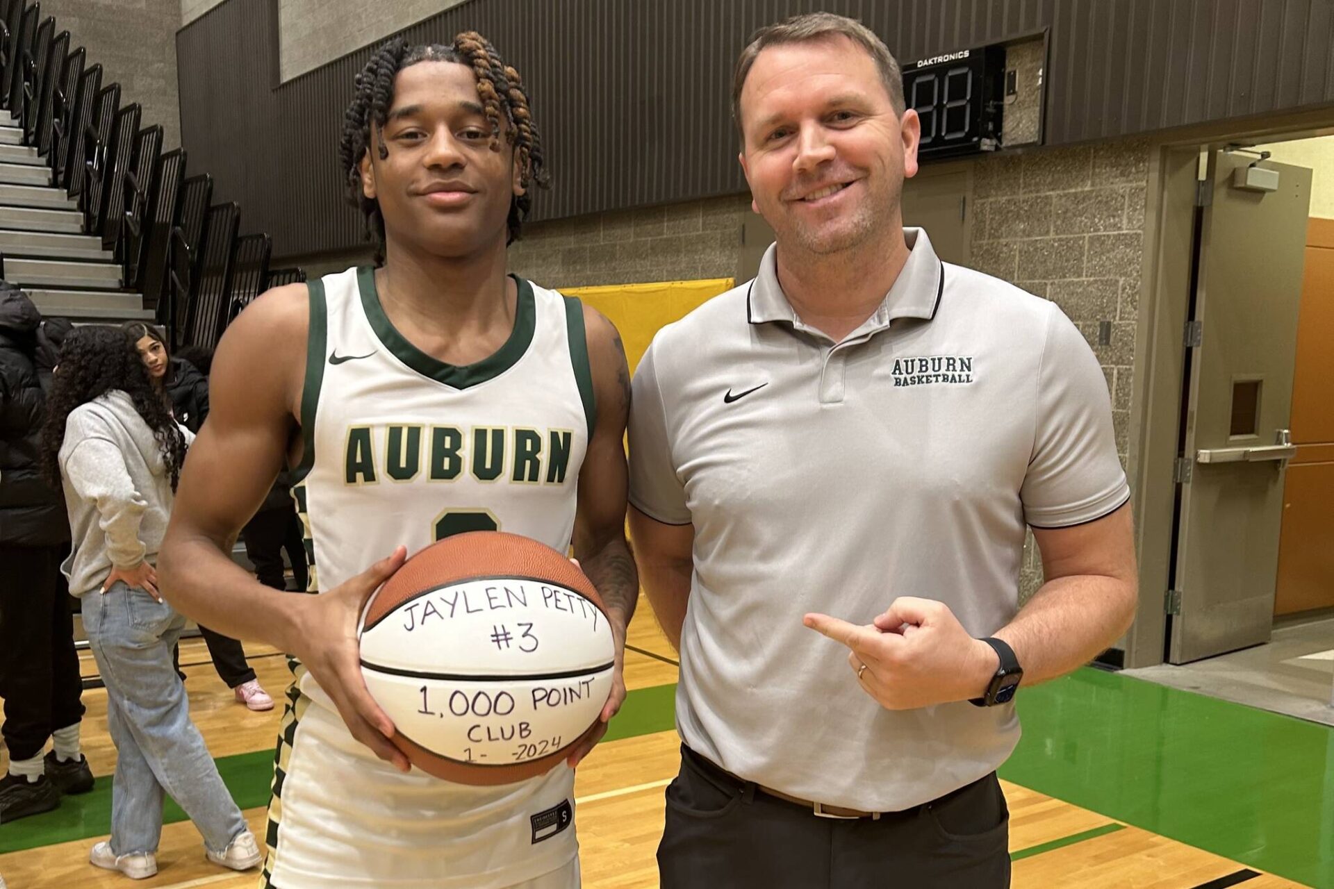 Auburn High’s Jaylen Petty joins 1,000 point club | Kent Reporter