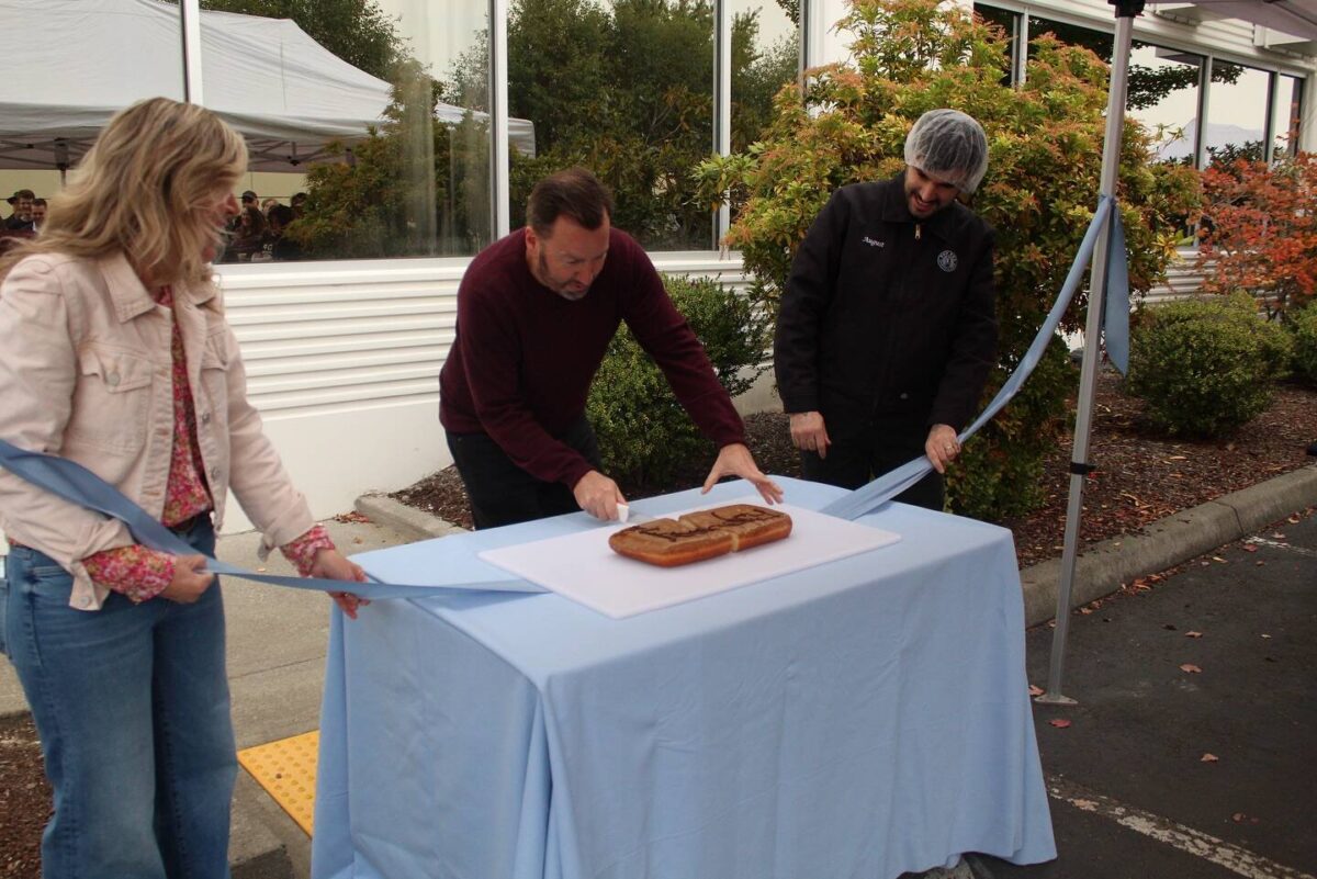 Top Pot Doughnuts opens new production facility in Kent | Kent Reporter