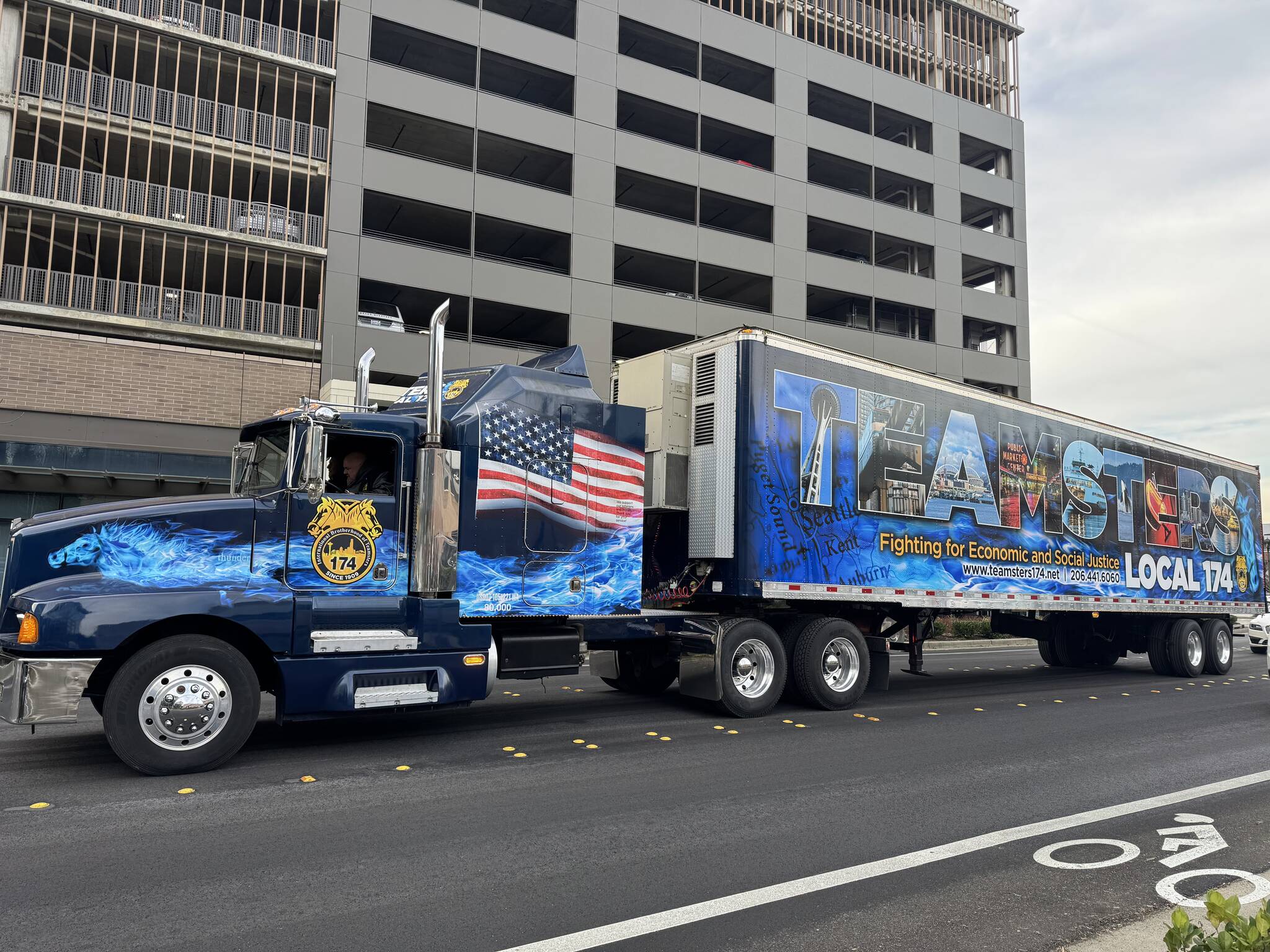 Costco union workers rally outside shareholder meeting | Kent Reporter