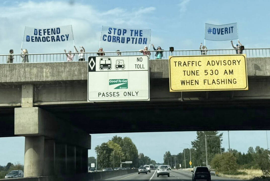 Anti-Trump protests line overpasses in Kent, Auburn, Covington | Photos ...