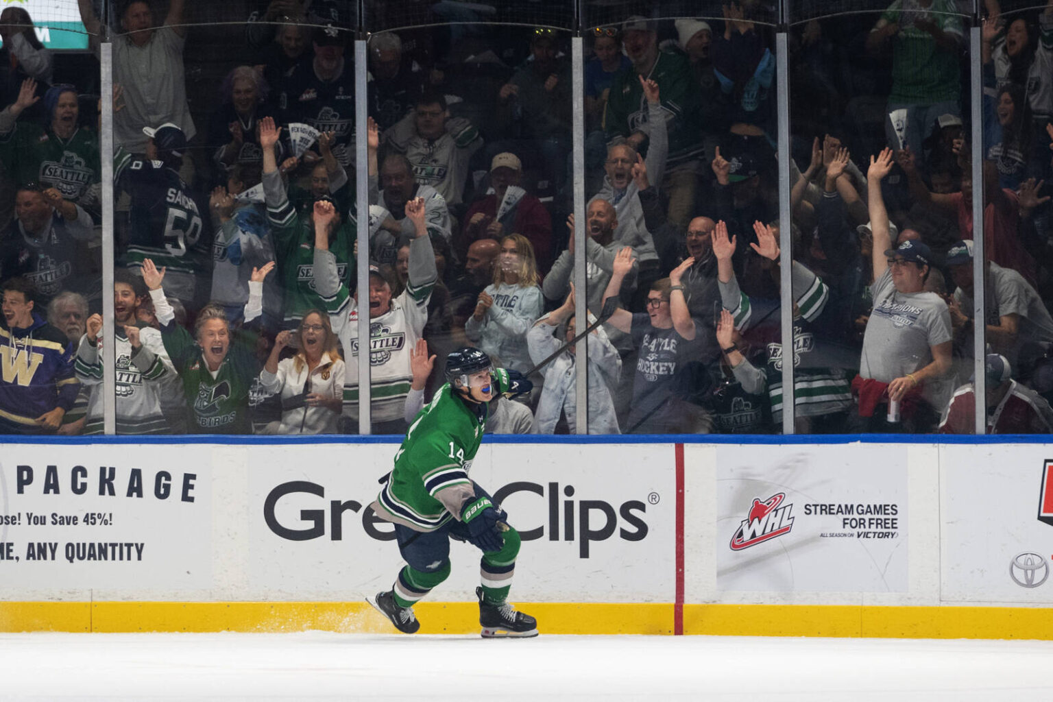 Kent-based T-Birds win WHL opener against Tri-City 6-3 | Kent Reporter