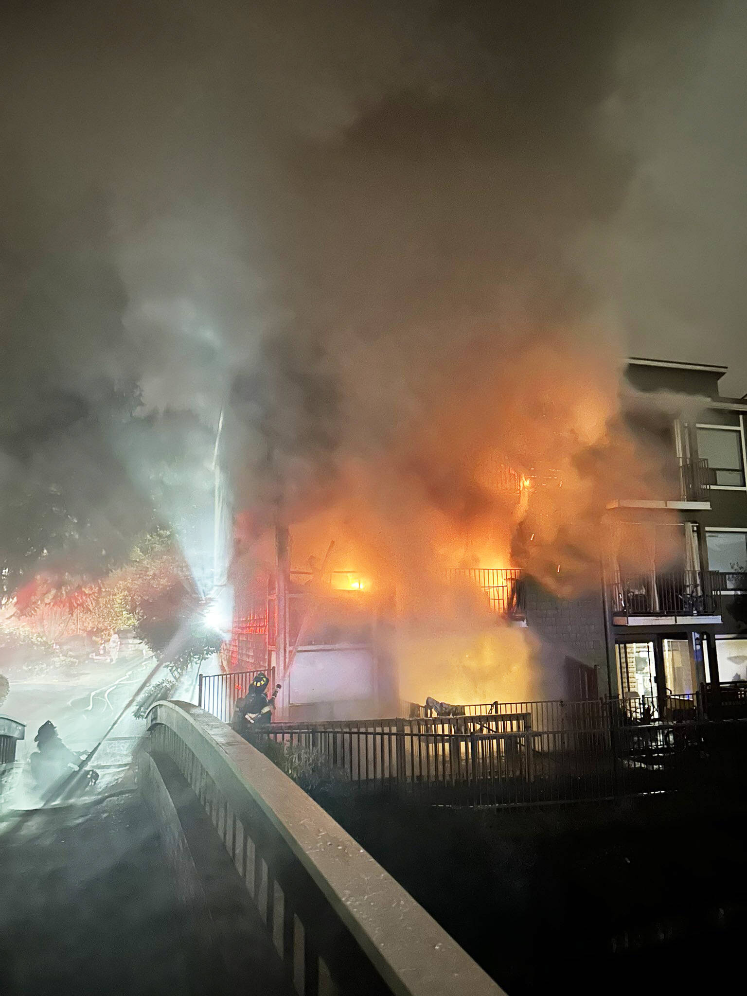 Kent fire at Waterbrook Apartments displaces five families | Kent Reporter