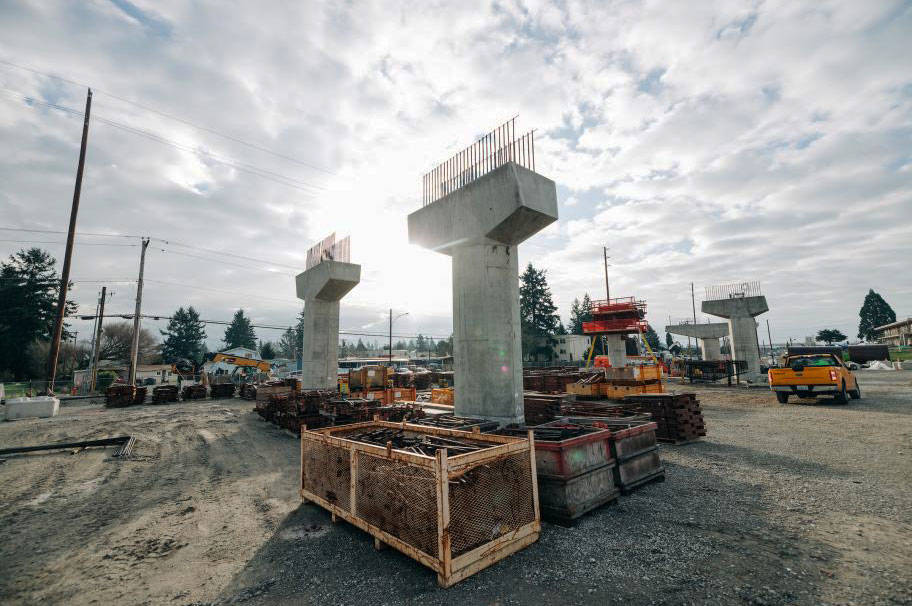 First girders going up at the future light rail Kent/Des Moines Station ...