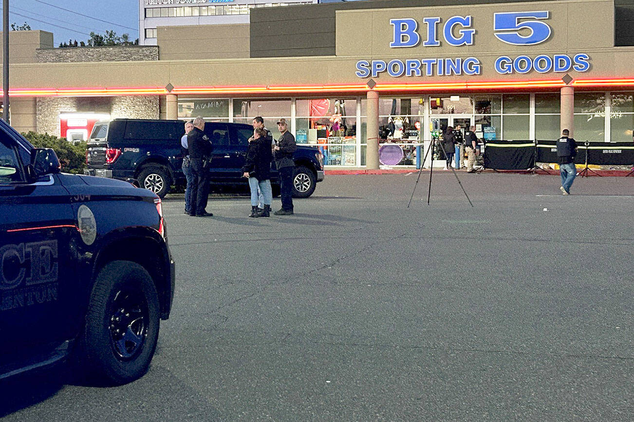 Man charged in killing of Kent teen outside Renton sporting goods store ...